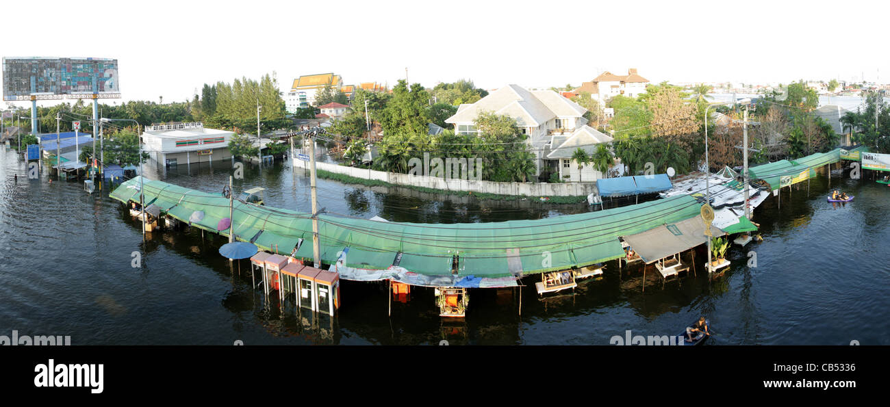 Floodwaters at Pakkred , Nonthaburi province , Thailand Stock Photo - Alamy