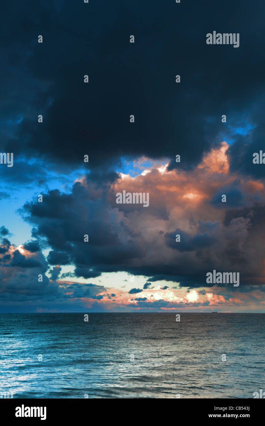 sea sky, storm, tempest, sky clouded over Stock Photo - Alamy