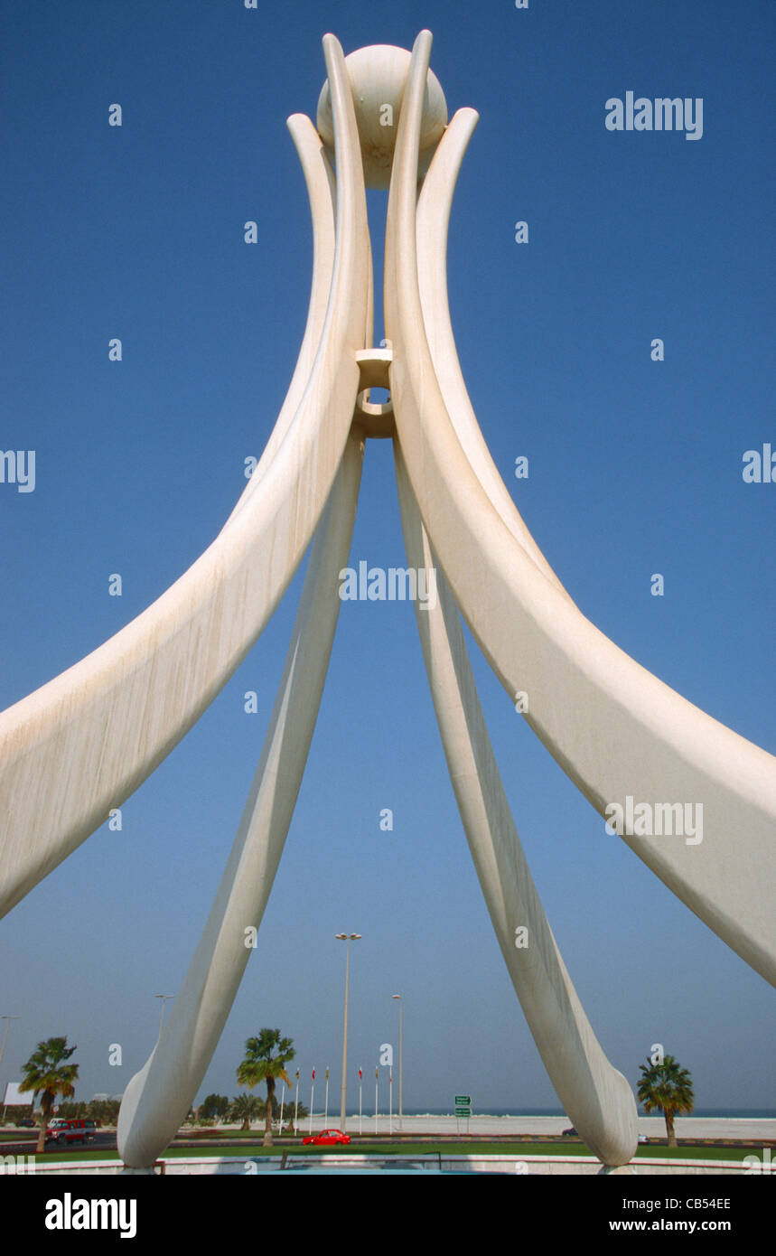 Pearl Square Monument Bahrain, which was demolished by the army in 2011 ...