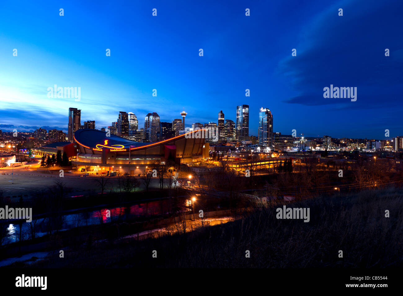 Calgary skyline at sunset Stock Photo - Alamy
