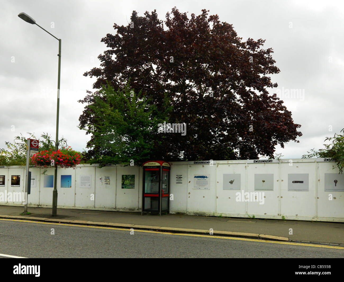 Bus stop and telephone box hi-res stock photography and images - Alamy