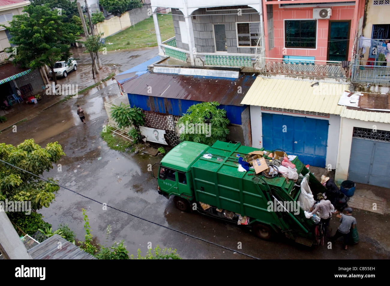 Refuse recycling bin men work hi-res stock photography and images - Alamy