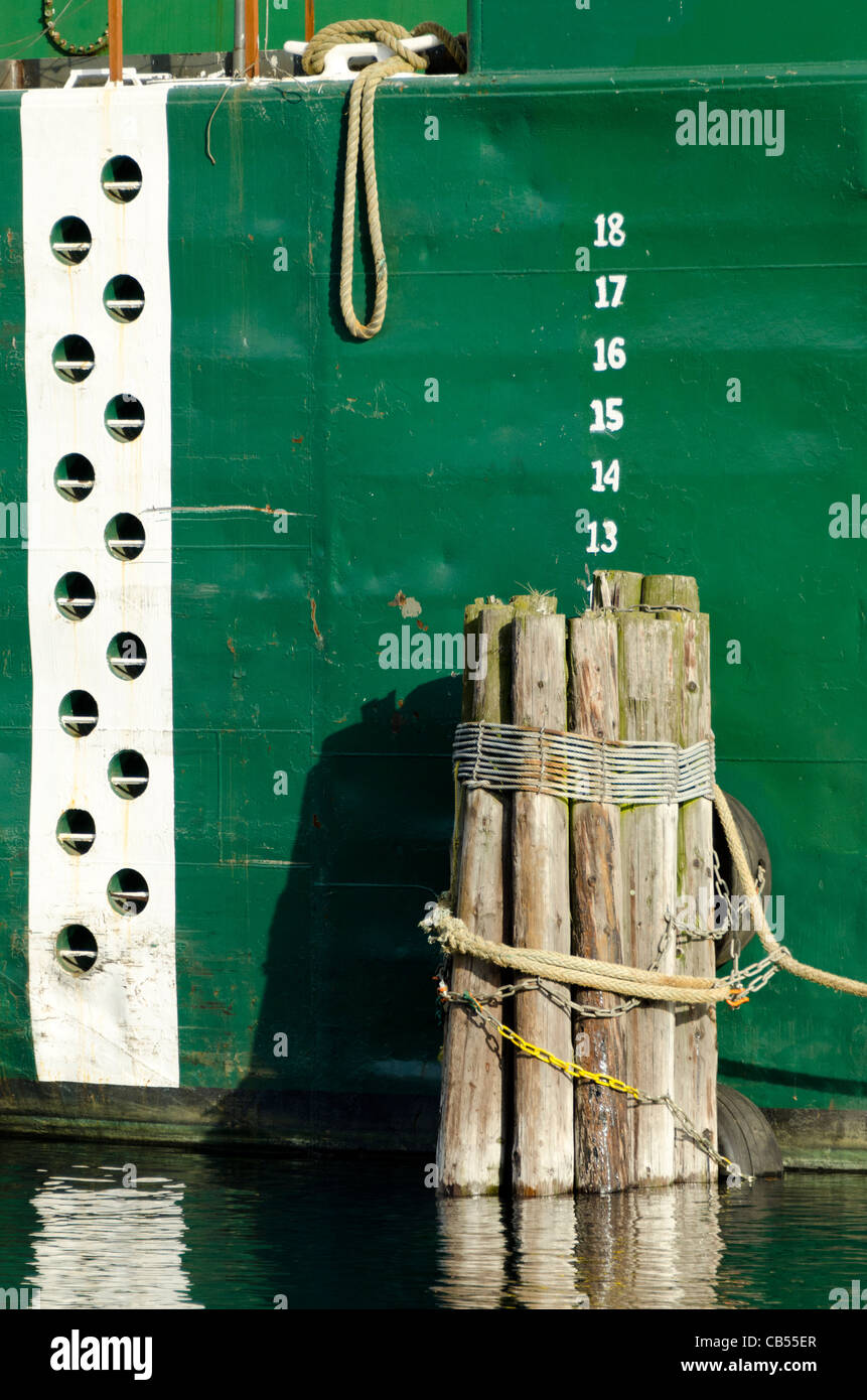 Ship waterline hi-res stock photography and images - Alamy