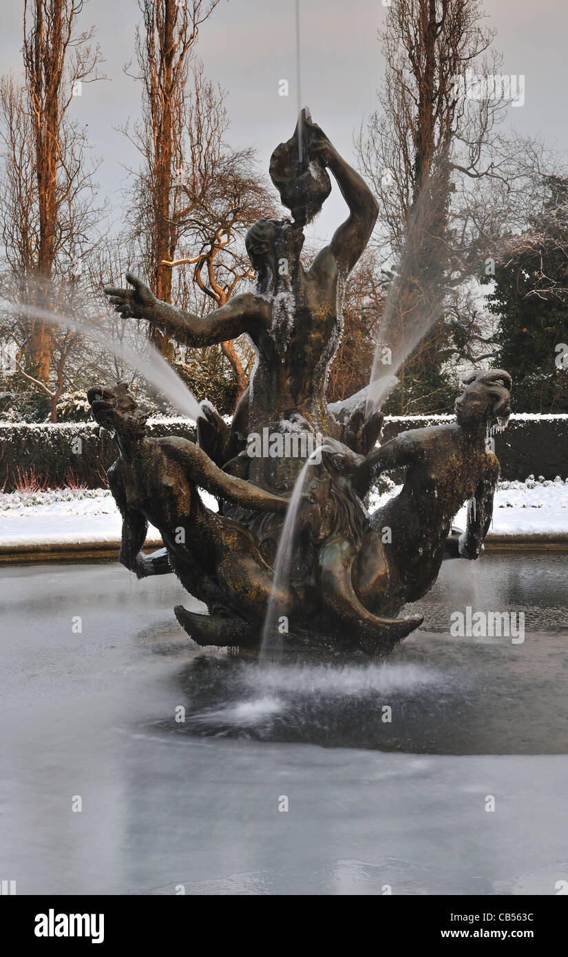 Fountain mermaid detail hi-res stock photography and images - Alamy