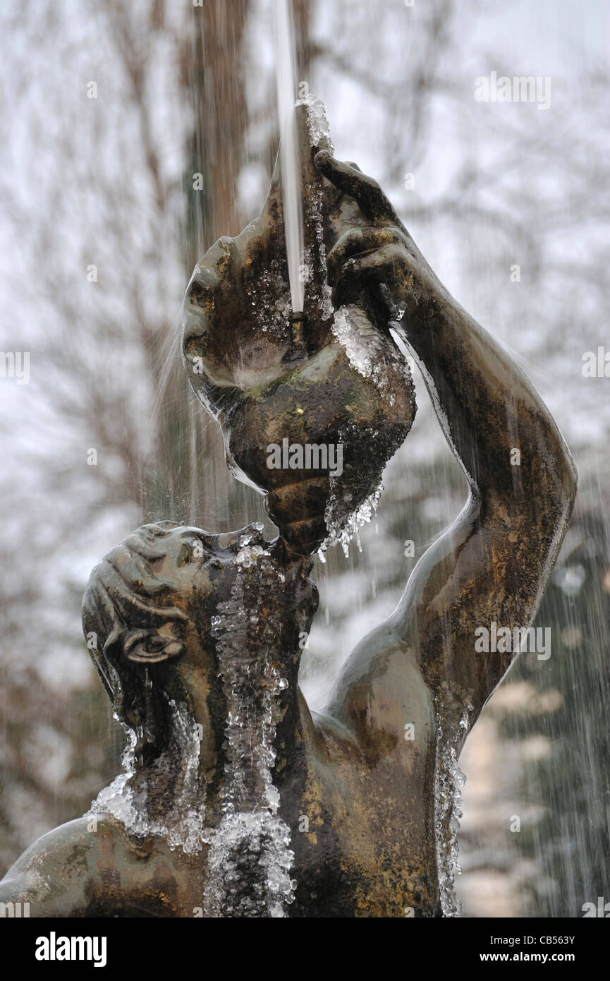 Fountain mermaid detail hi-res stock photography and images - Alamy