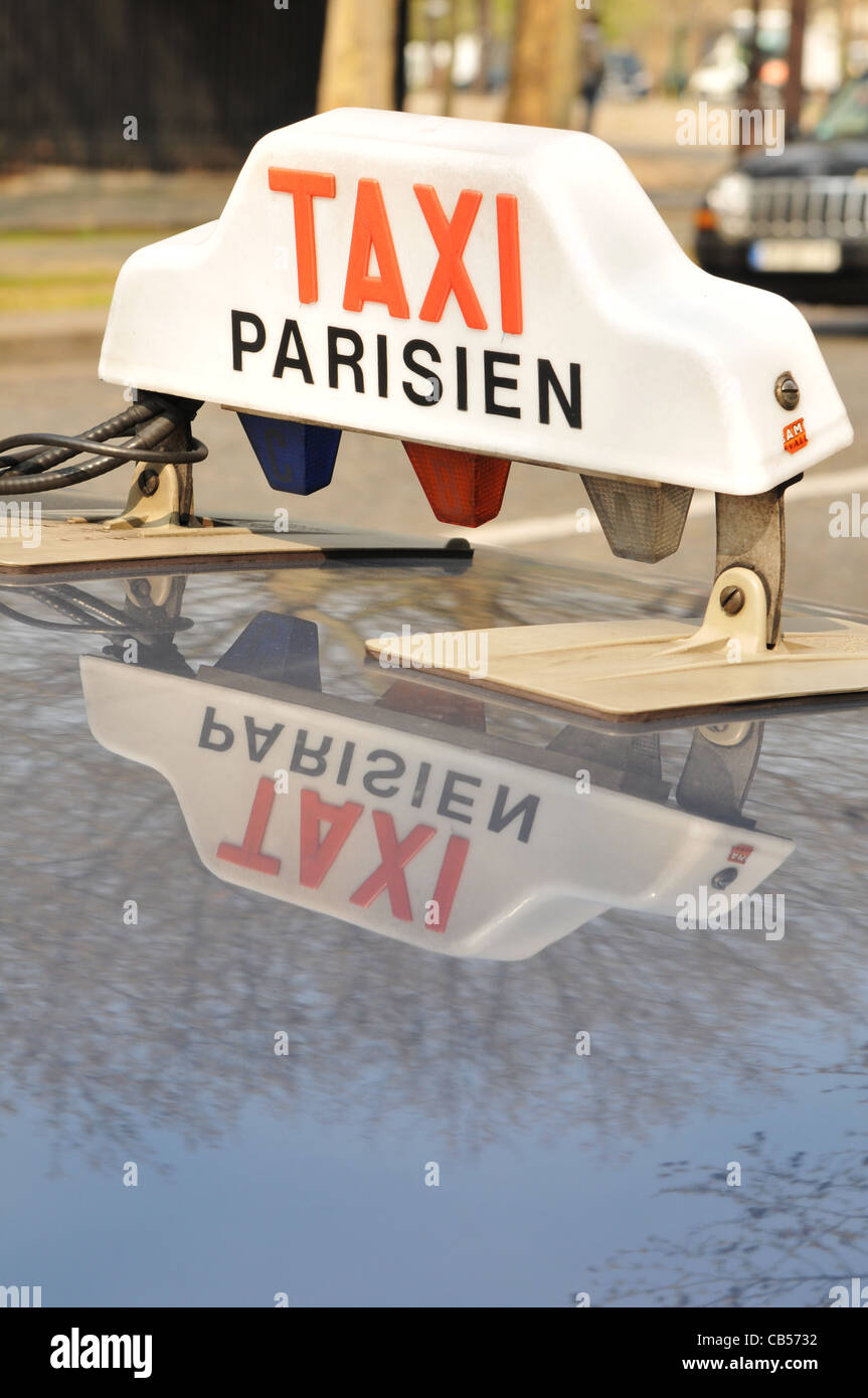 Taxi Parisien Stock Photos & Taxi Parisien Stock Images - Alamy