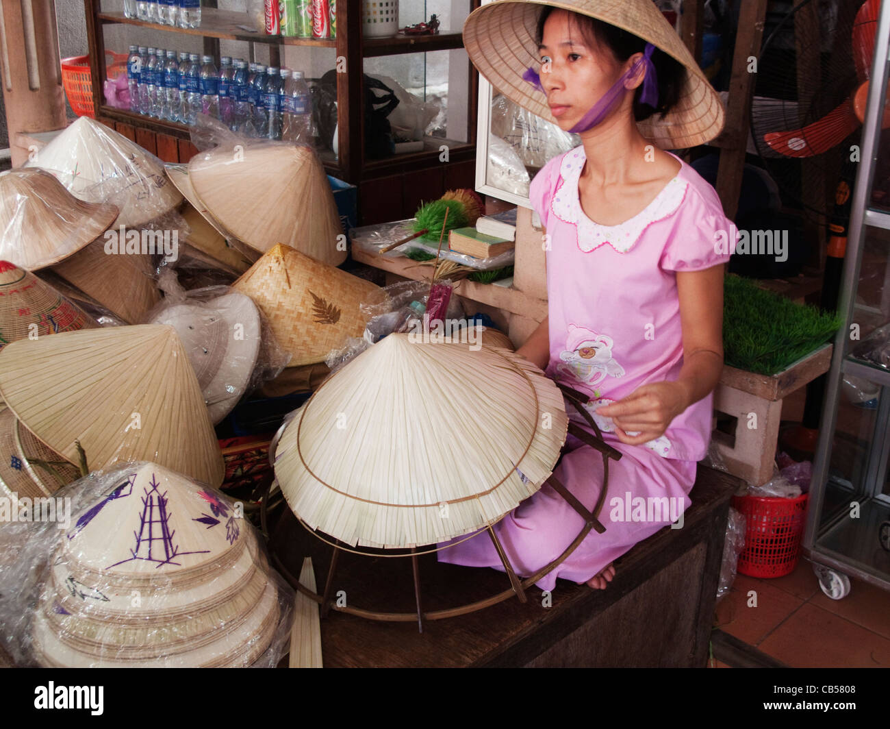 Woman making conical straw hats in Hue, Vietnam Stock Photo - Alamy