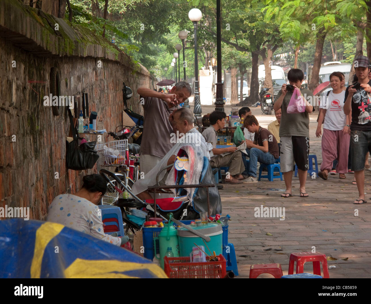 Haircut on street hi-res stock photography and images - Alamy