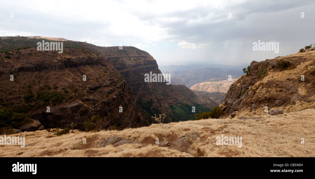 Dramatic landscape along the Northern Escarpment in the Simien ...