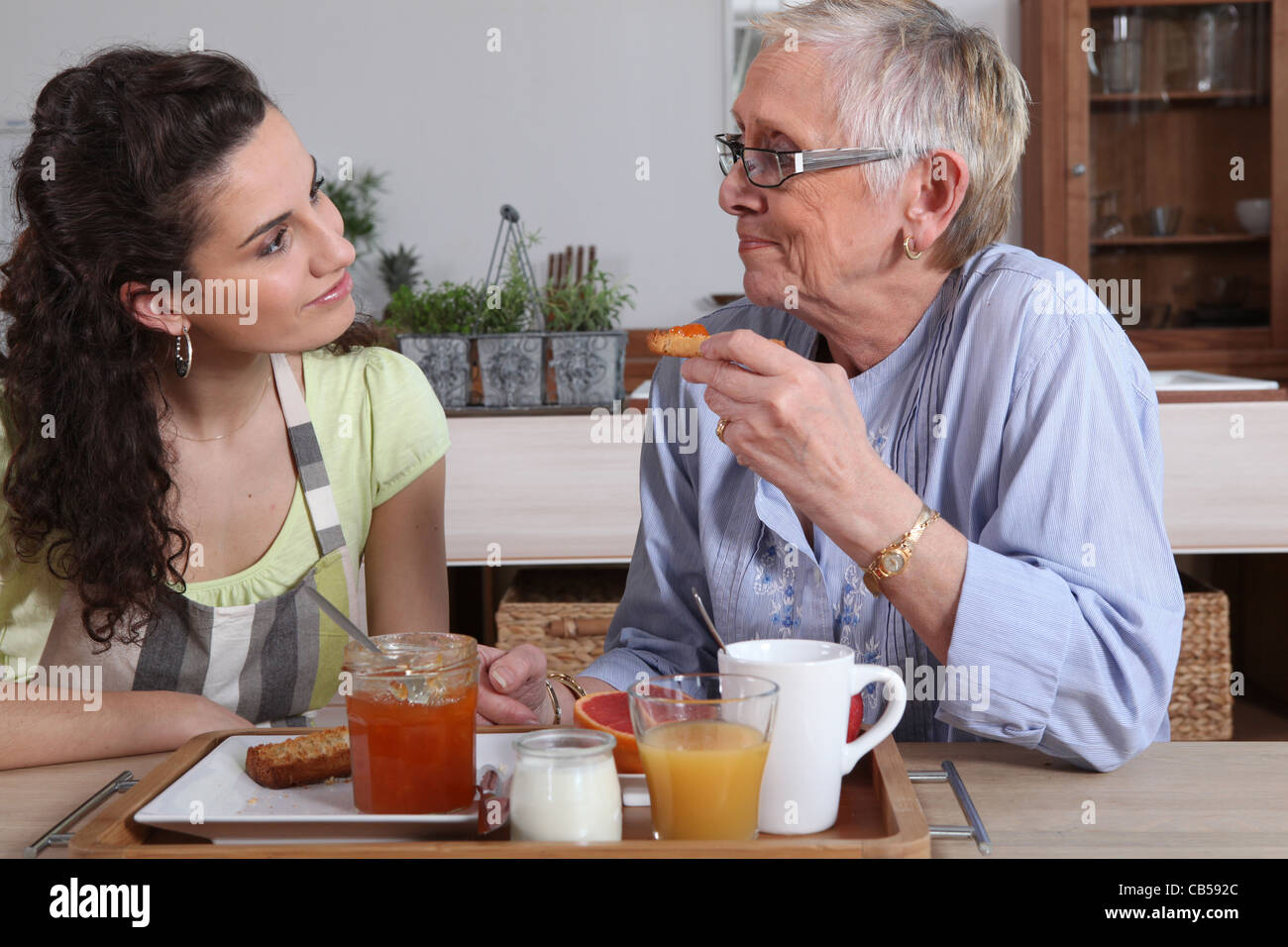 Two women talking over breakfast Stock Photo - Alamy