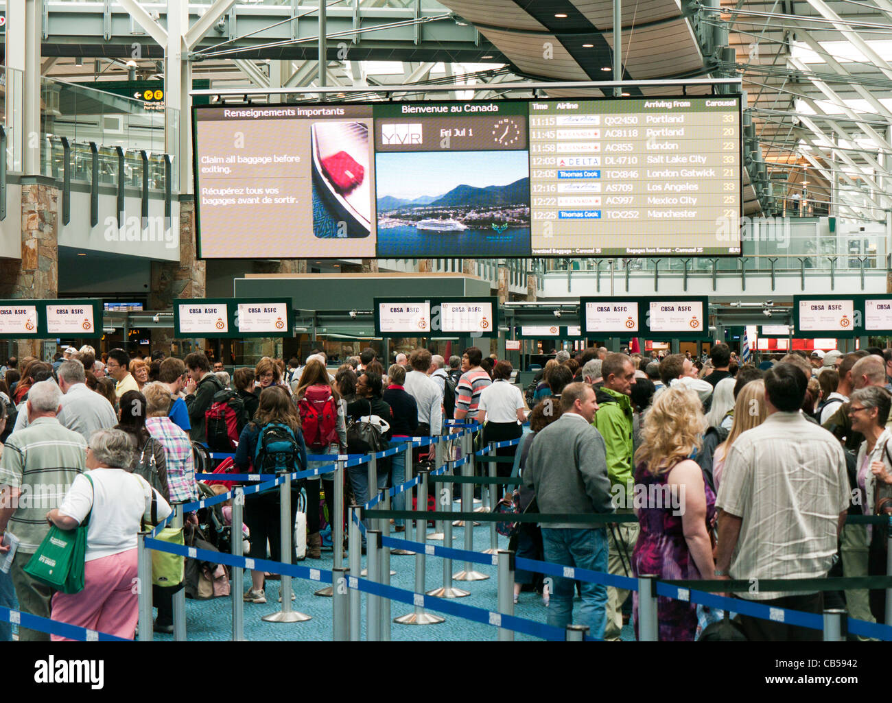 Immigration border control queue hi-res stock photography and images ...
