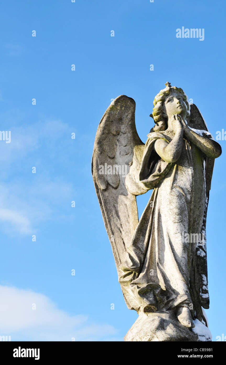 Angel stone ancient statue cemetery praying hi-res stock photography ...