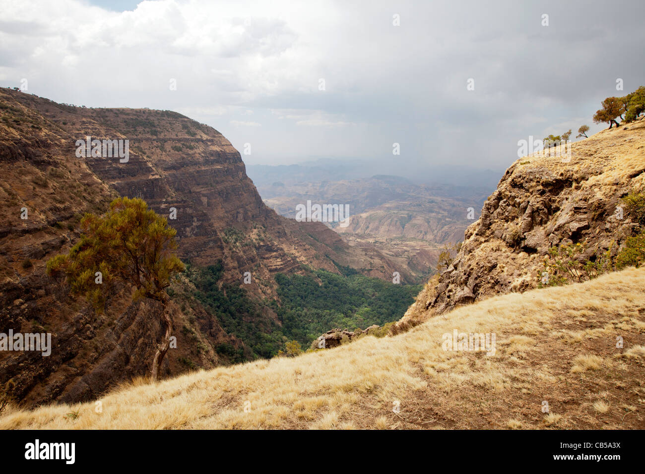 Dramatic landscape along the Northern Escarpment in the Simien ...