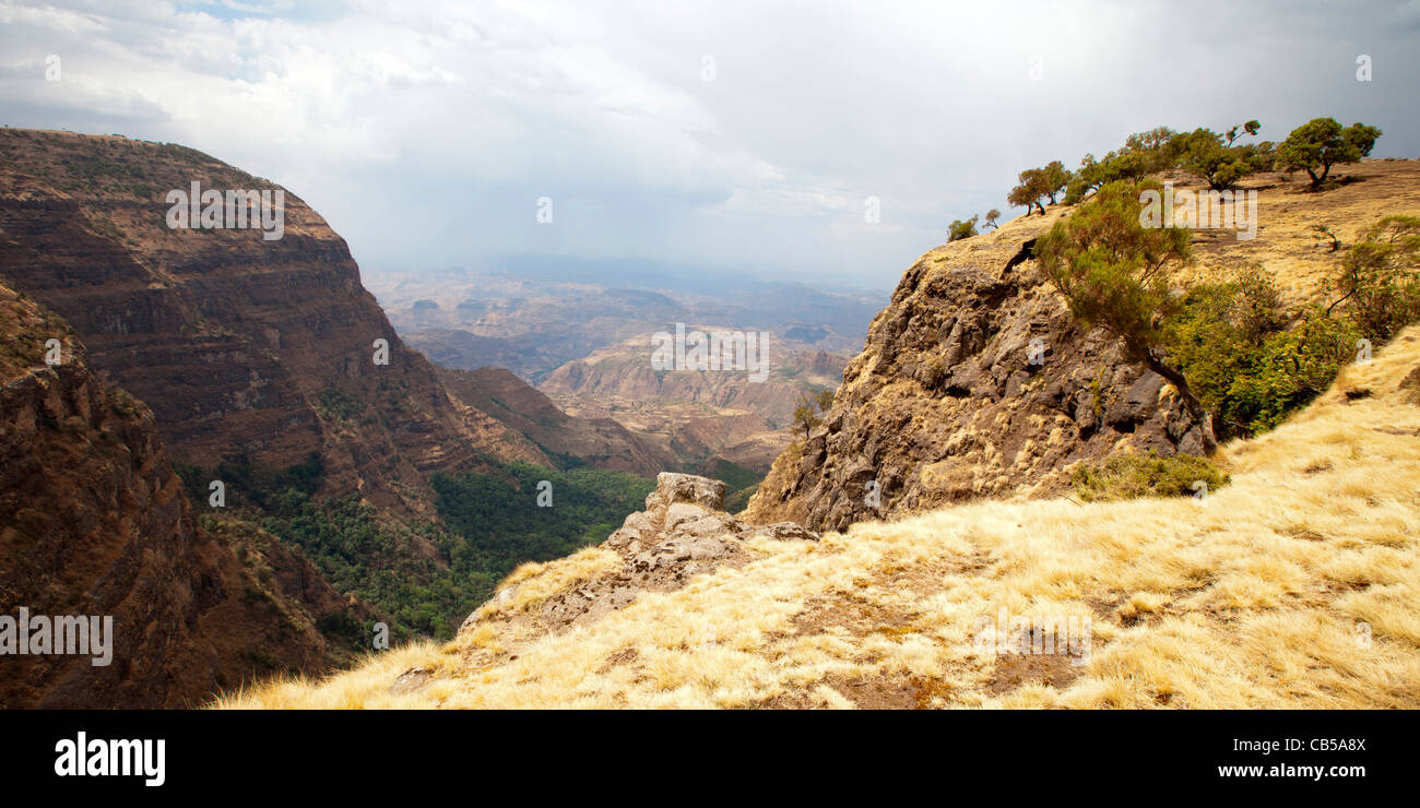 Dramatic landscape along the Northern Escarpment in the Simien ...