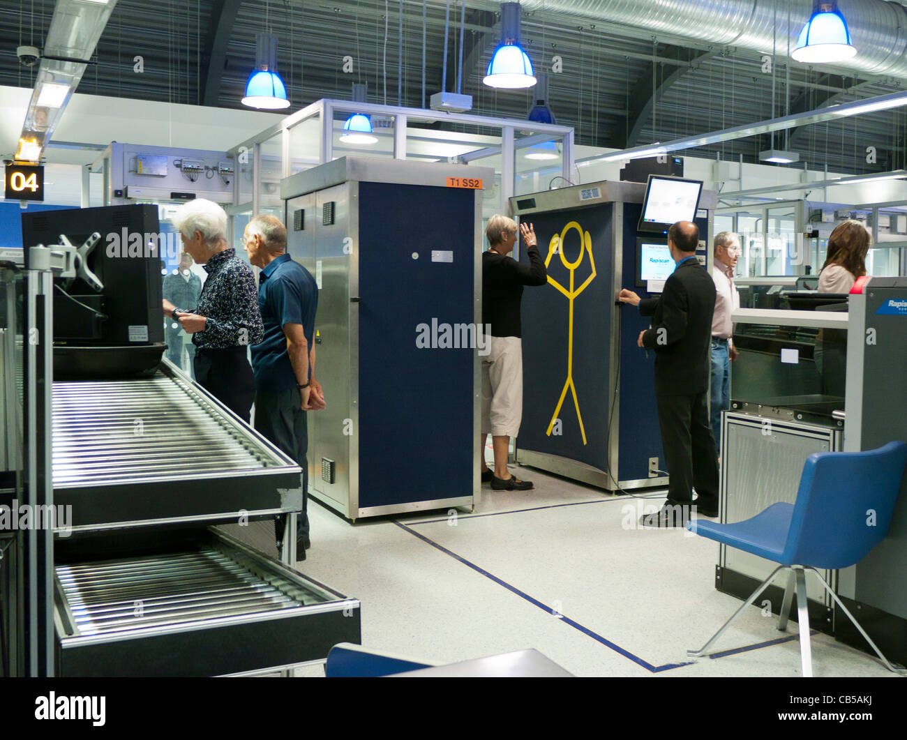 Airport x ray uk hi-res stock photography and images - Alamy