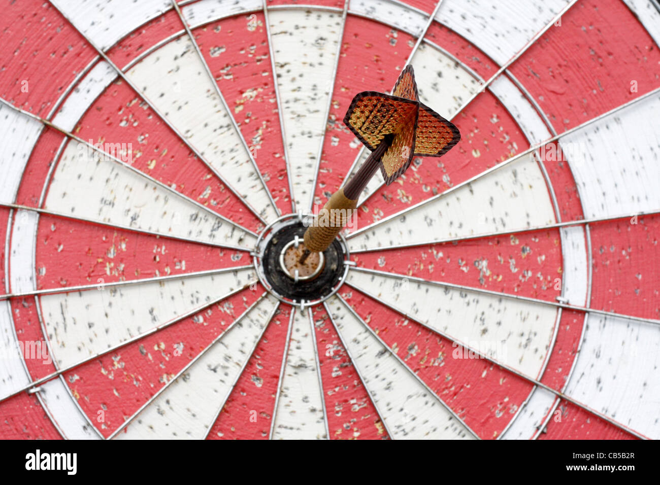 Arrow on target Stock Photo - Alamy