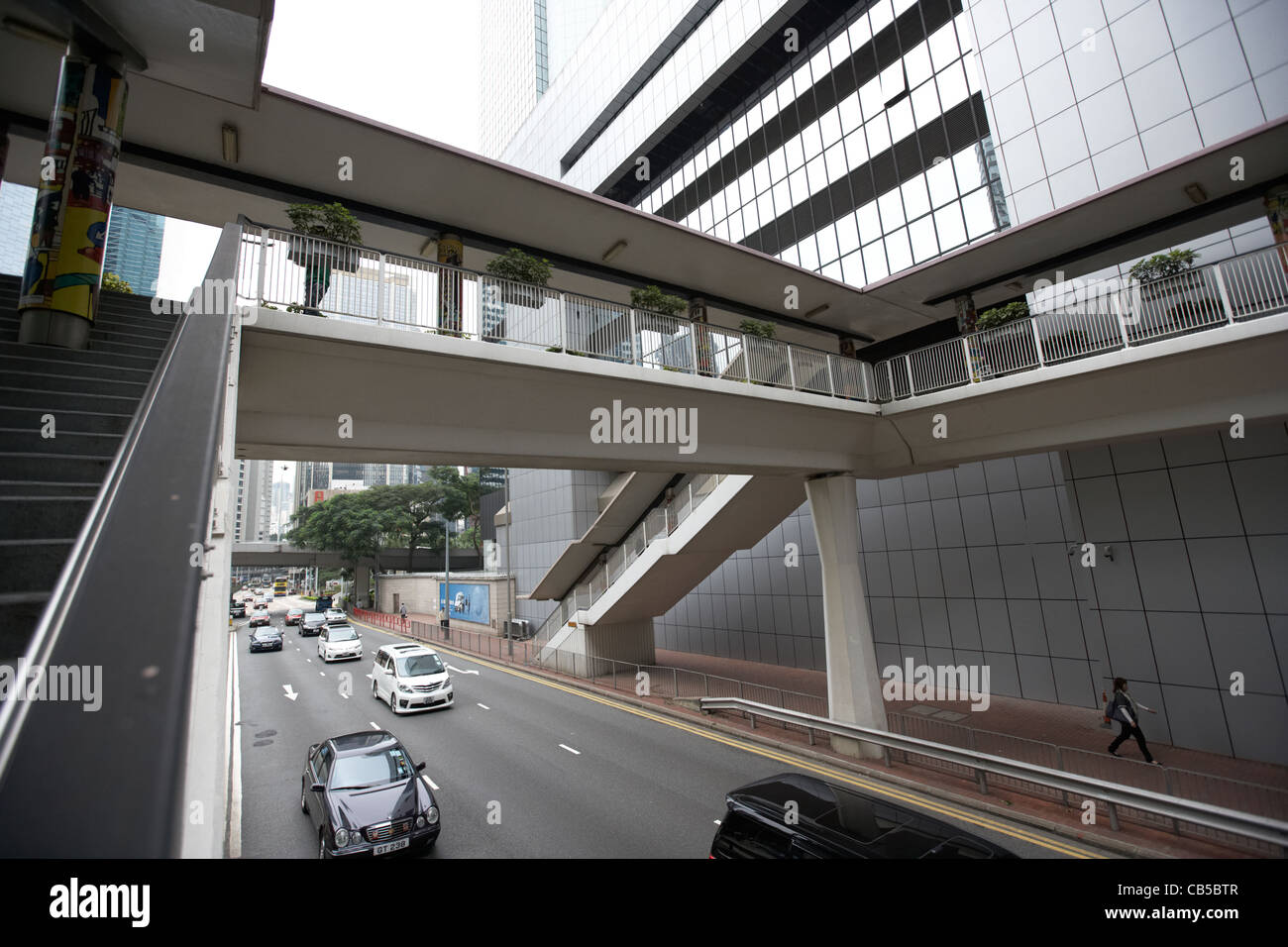 Elevated walkway above street hi-res stock photography and images - Alamy