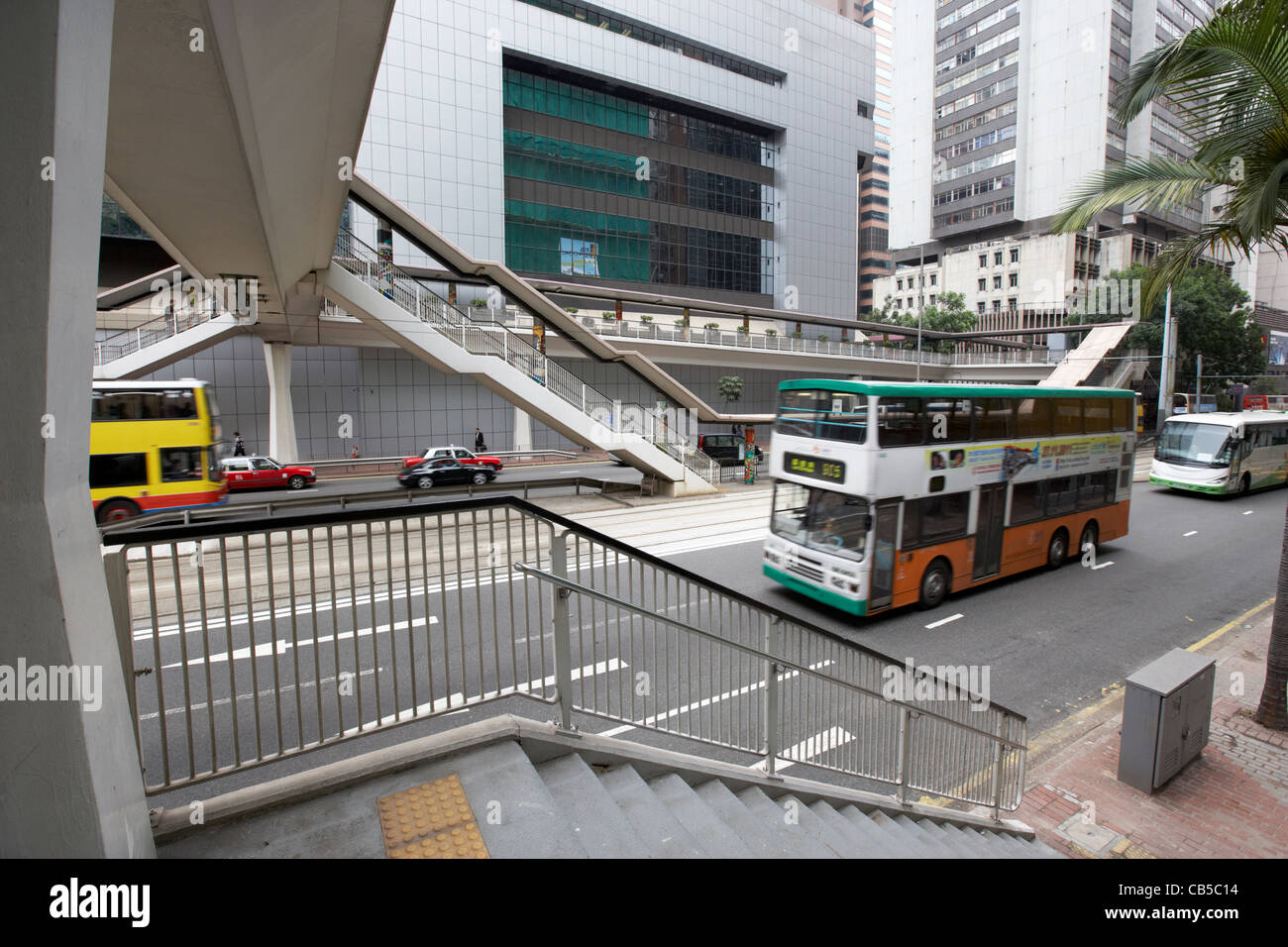 Walkway over road hi-res stock photography and images - Alamy