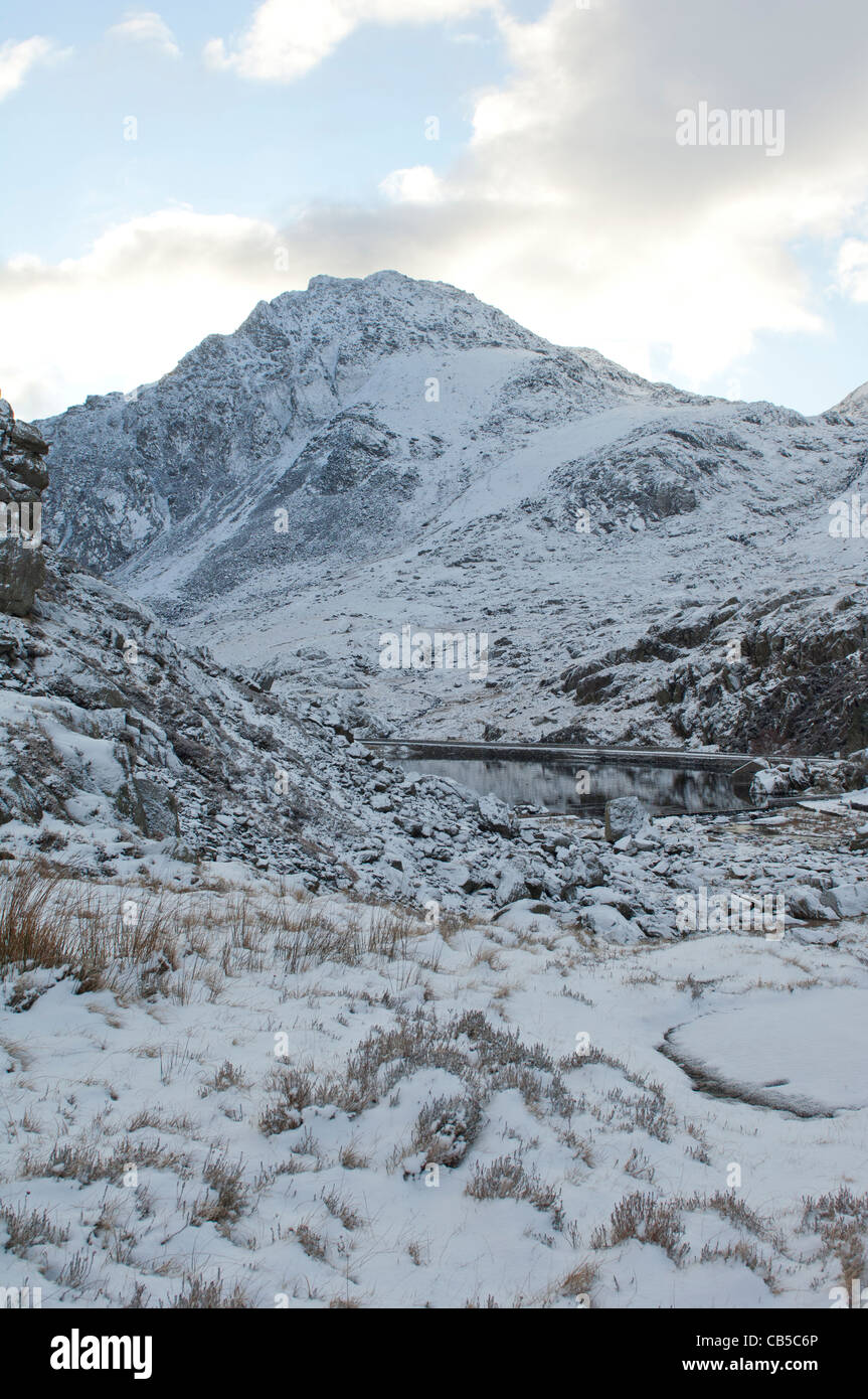 Tryfan in the snow Stock Photo - Alamy