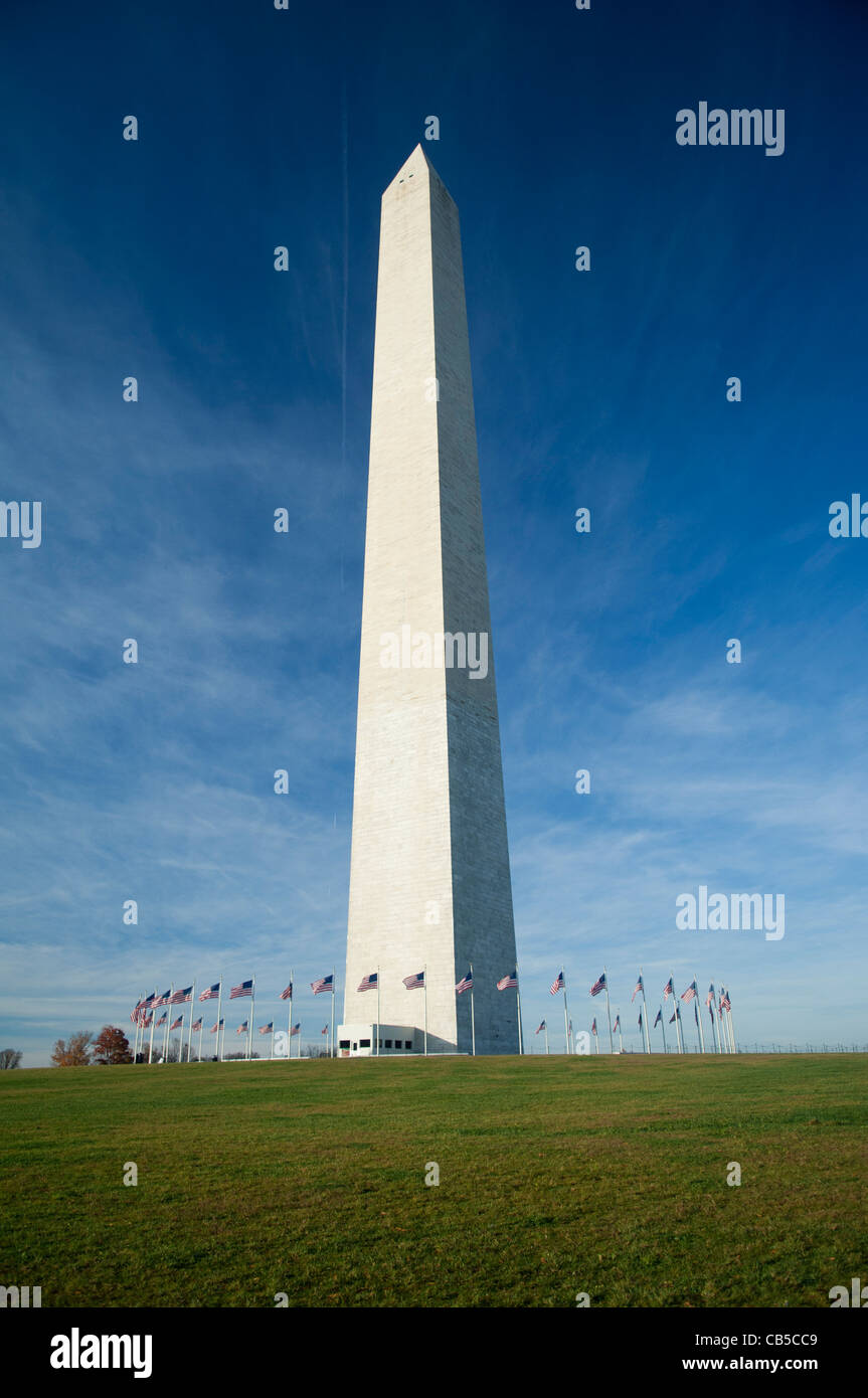 Monument flags hi-res stock photography and images - Alamy