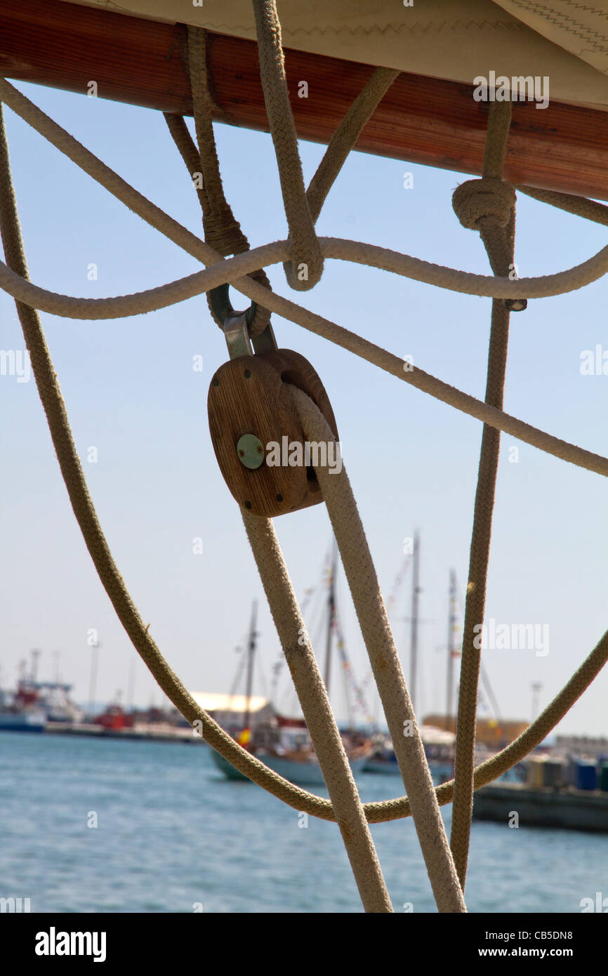 Old sailing wooden blocks rigging hi-res stock photography and images ...
