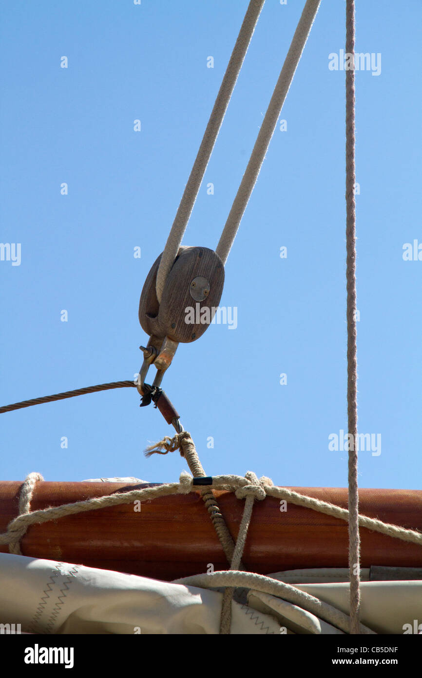 Old sailing wooden blocks rigging hi-res stock photography and images ...