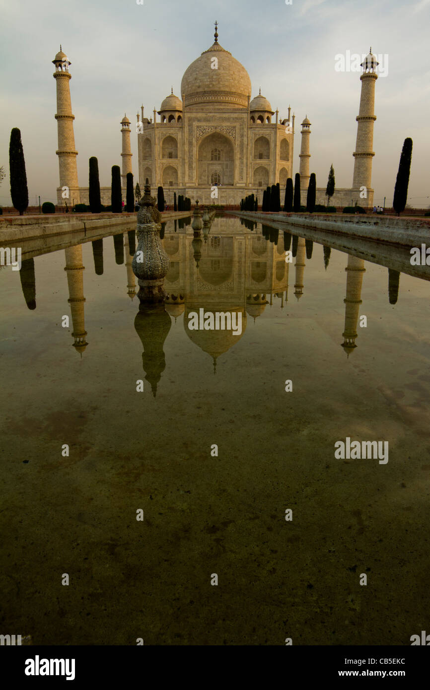 taj mahal monument architecture palace reflections Stock Photo - Alamy
