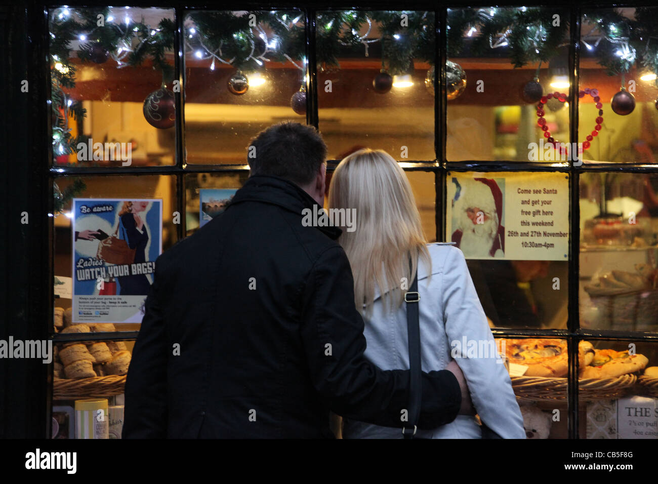 Window Shoppers in Bakewell Stock Photo - Alamy