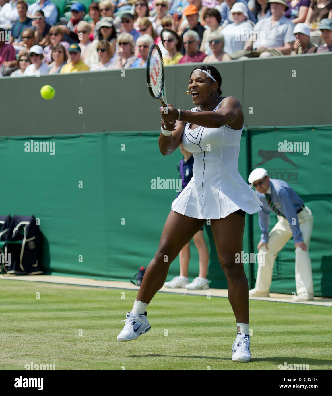 Serena williams action shots hi-res stock photography and images - Alamy