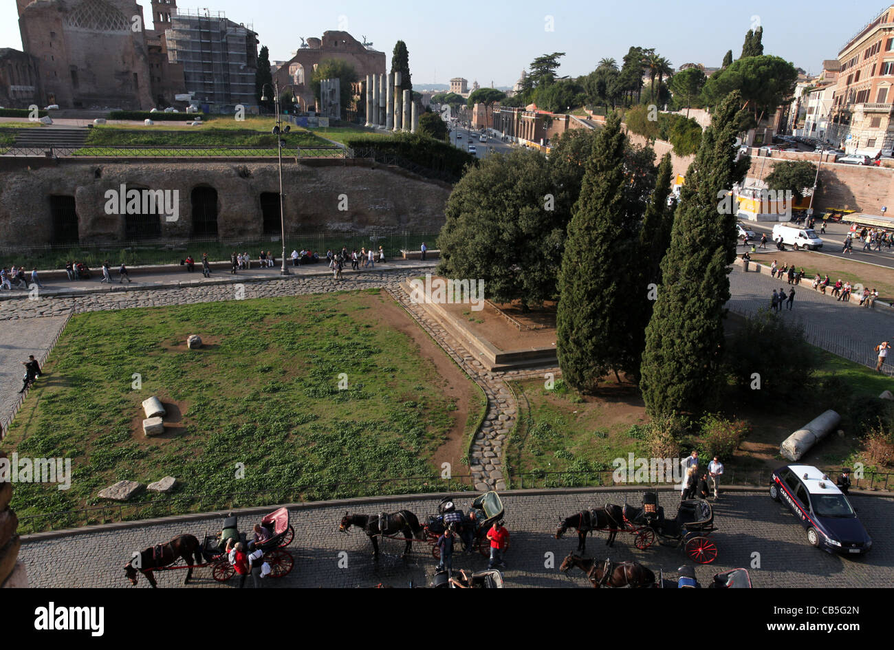 Colosseum outside hi-res stock photography and images - Alamy