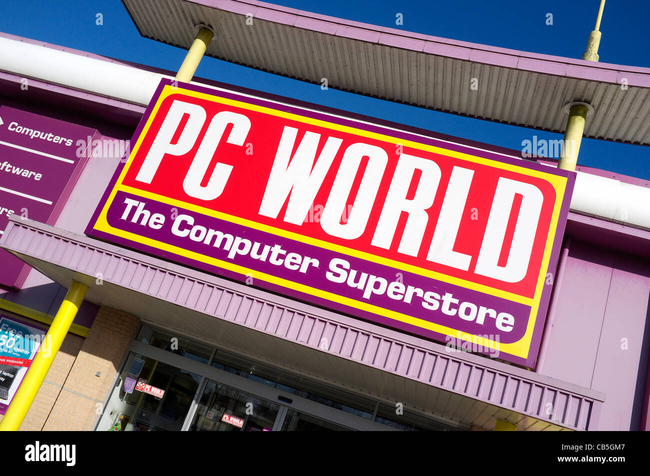 Sign pc world computer superstore hi-res stock photography and images ...