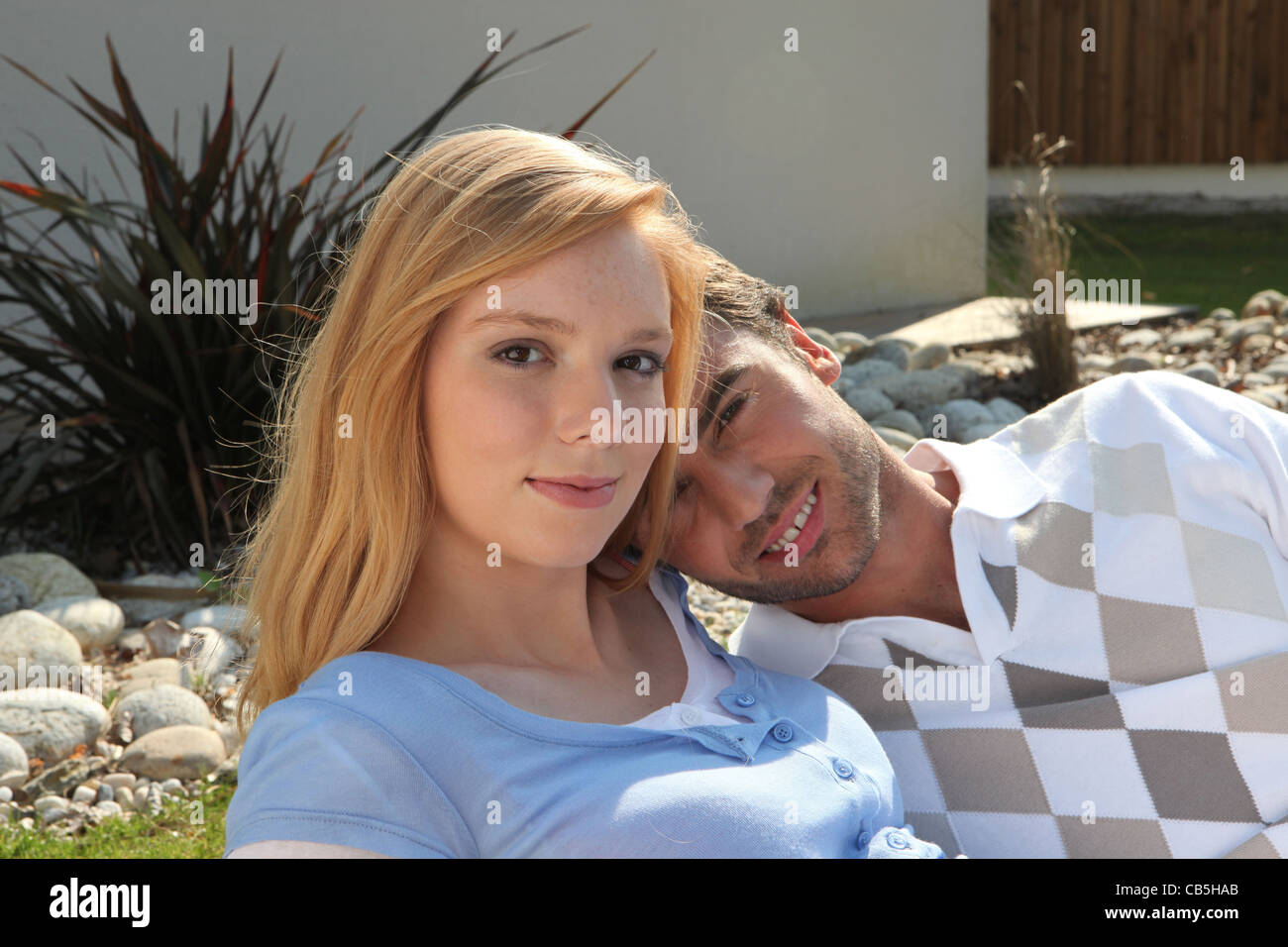 Couple enjoying a day outside in the sunshine Stock Photo - Alamy