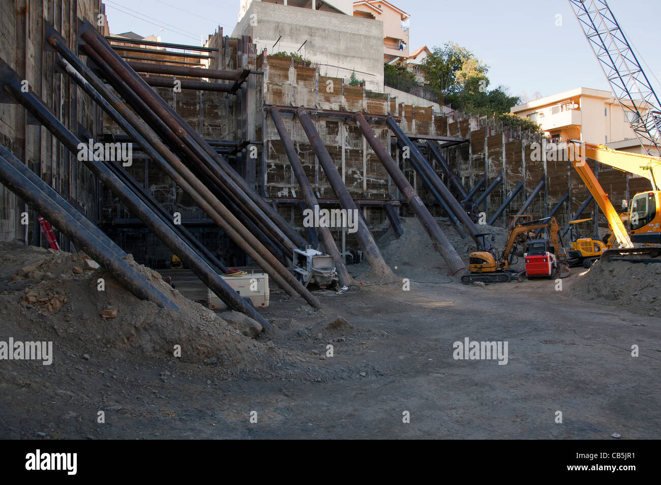 Construction and excavation site showing earth supports Stock Photo - Alamy