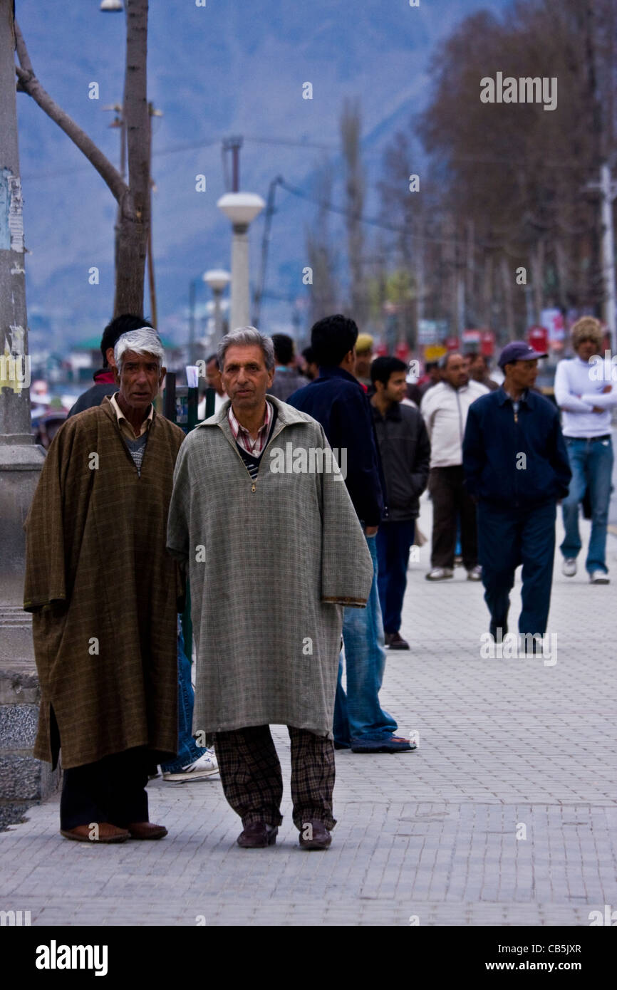 Daily life scene from the footpath around the Dal Lake, Srinagar ...