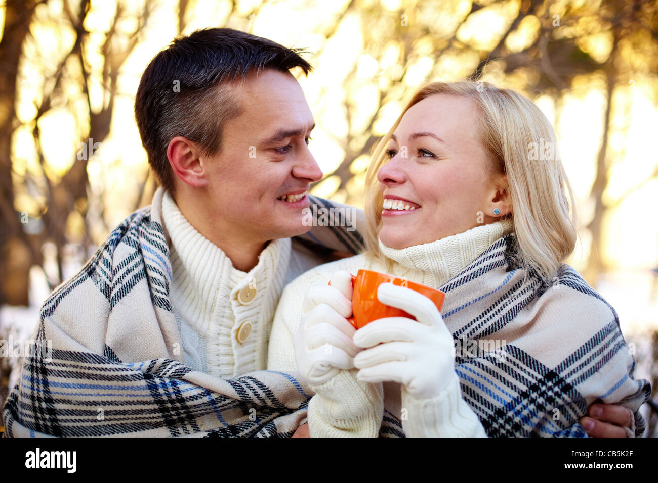 Happy young couple is having a nice time in october Stock Photo - Alamy