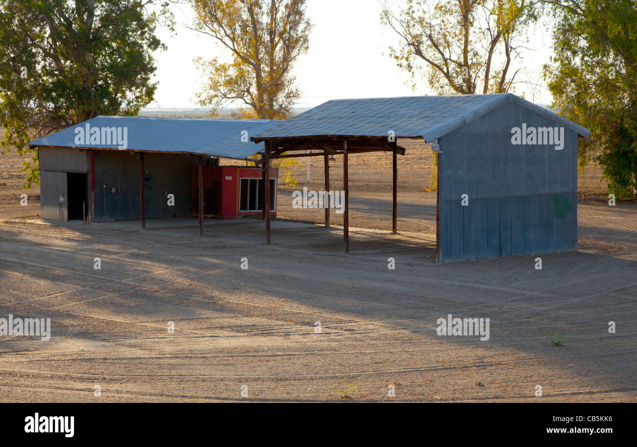 Crop packing shed in the San Joaquin Valley, CA Stock Photo - Alamy