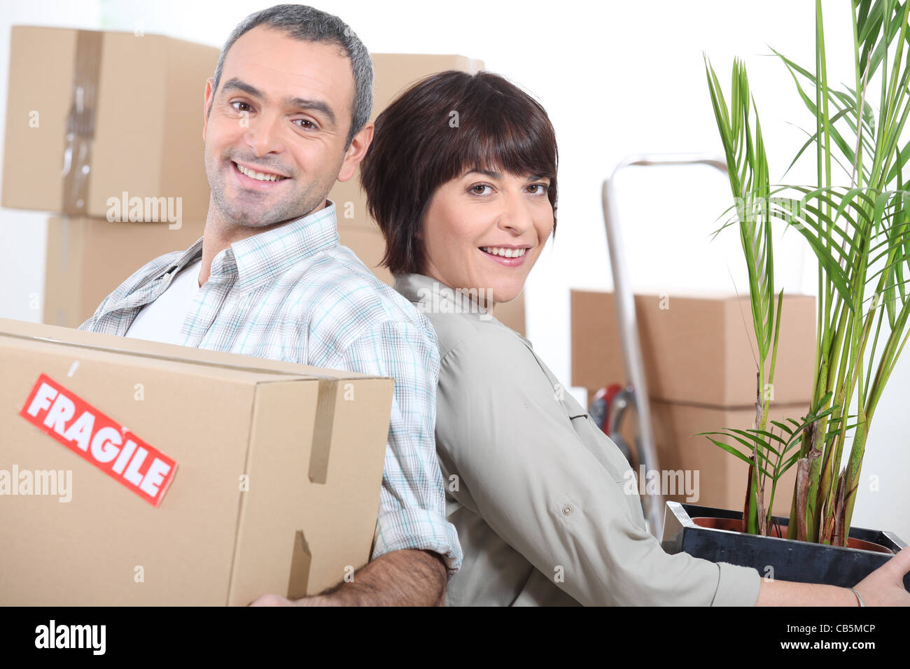 Couple moving house Stock Photo - Alamy