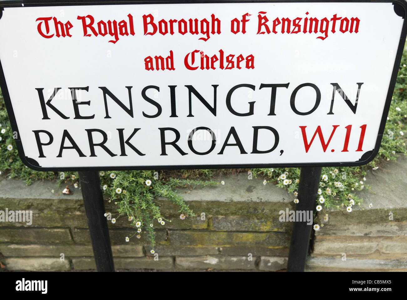 Kensington street sign hi-res stock photography and images - Alamy