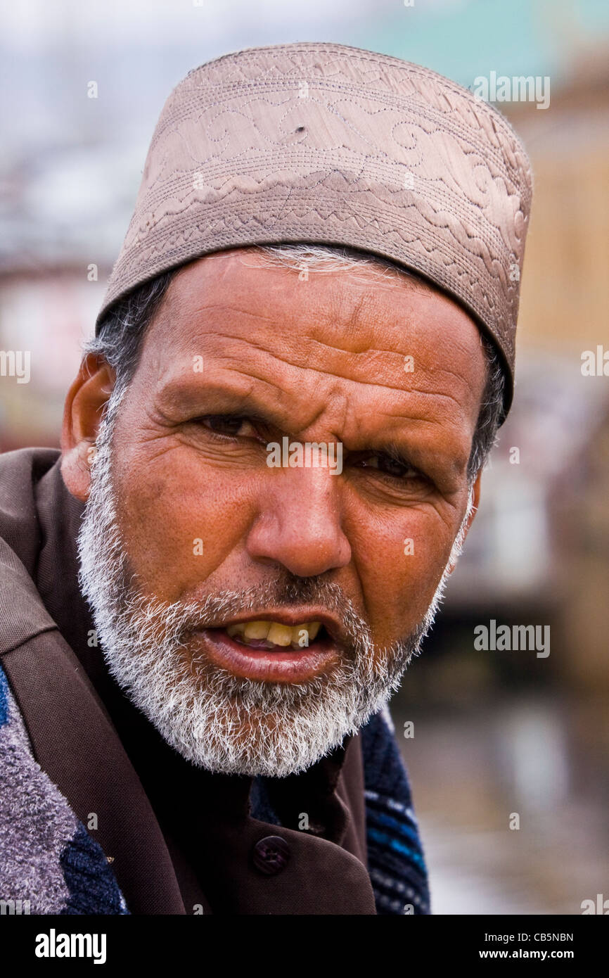 Kashmiri muslim man hi-res stock photography and images - Alamy
