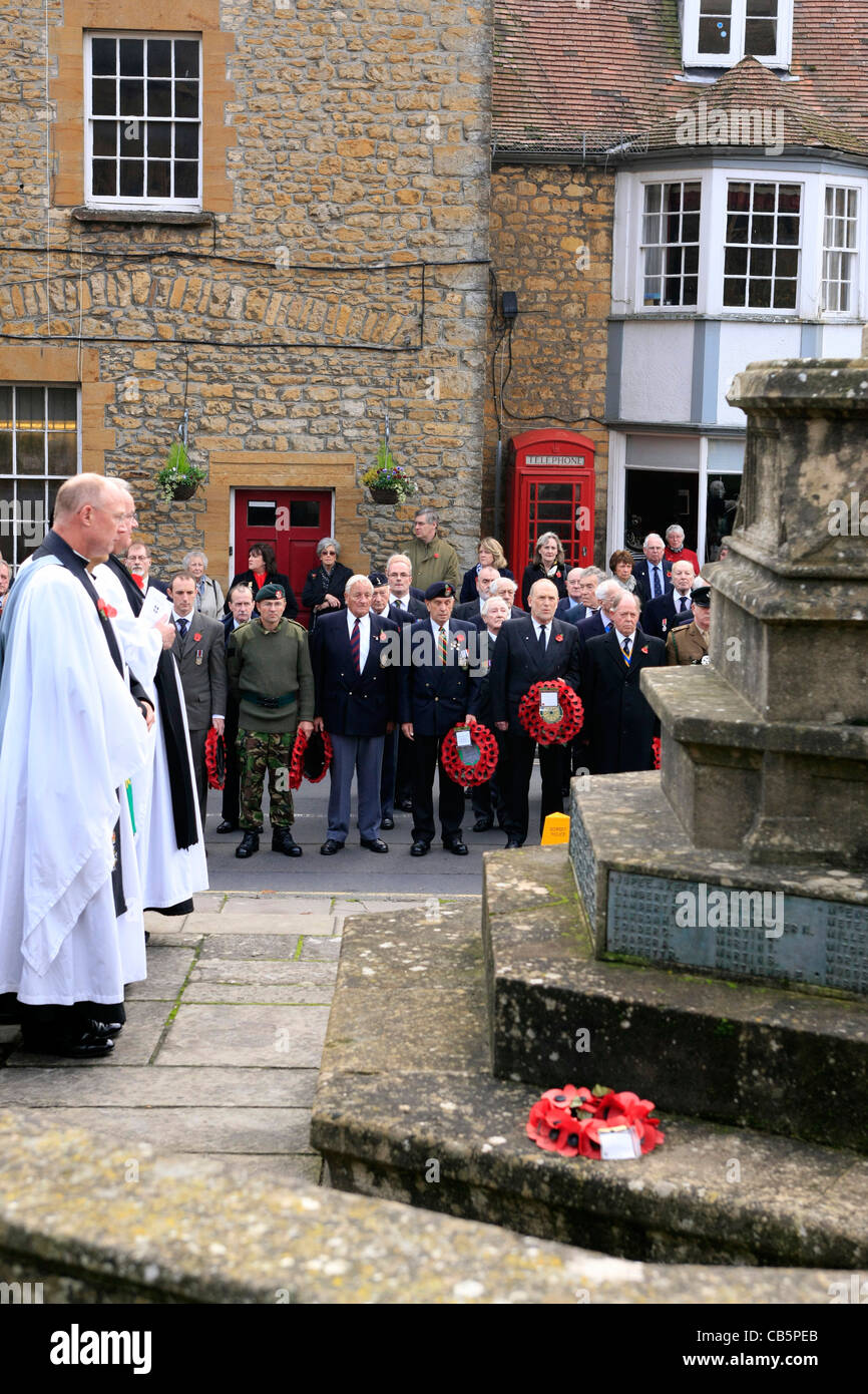 Remembrance sunday parade war memorial hi-res stock photography and ...