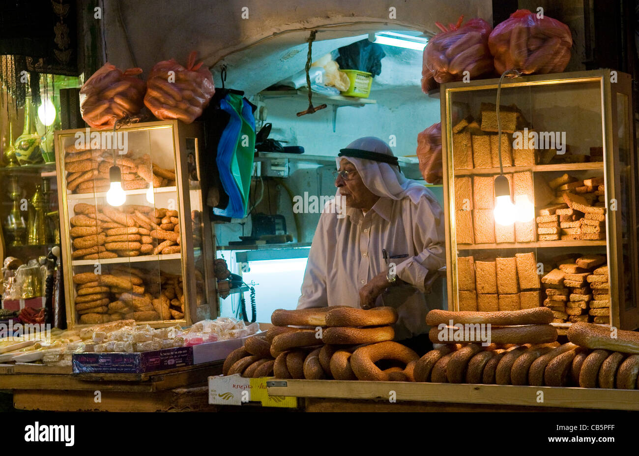 Palestinian bread hi-res stock photography and images - Alamy