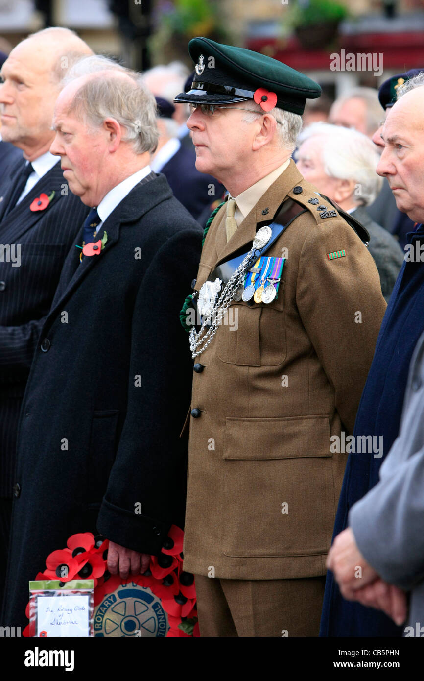 Old Soldiers and other men pay their respects to the fallen men of war ...
