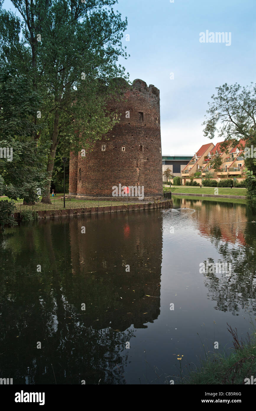 14th century Cow Tower reflected in the River Wensum, Norwich, UK Stock ...