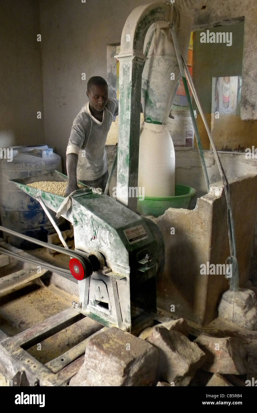 Miller, Mumuila tribe, Jau, Angola Stock Photo - Alamy