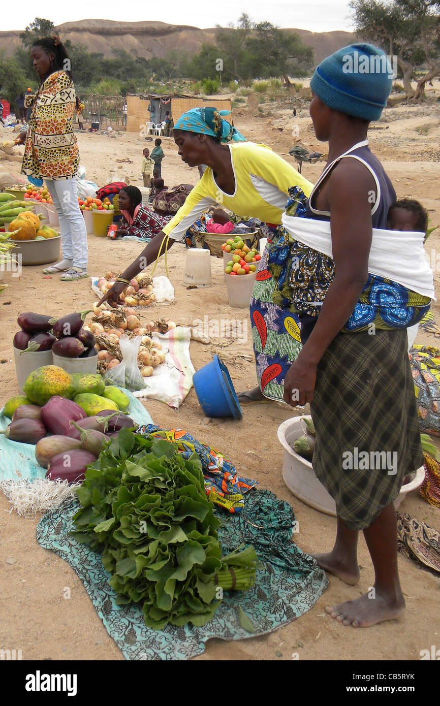 Local market, Mocamedes, Angola Stock Photo - Alamy