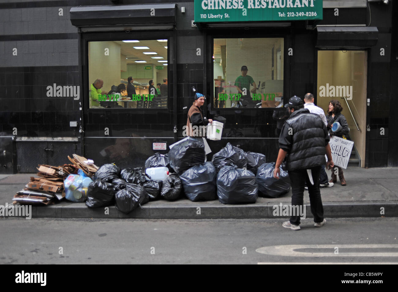 New york trash collection hi-res stock photography and images - Alamy