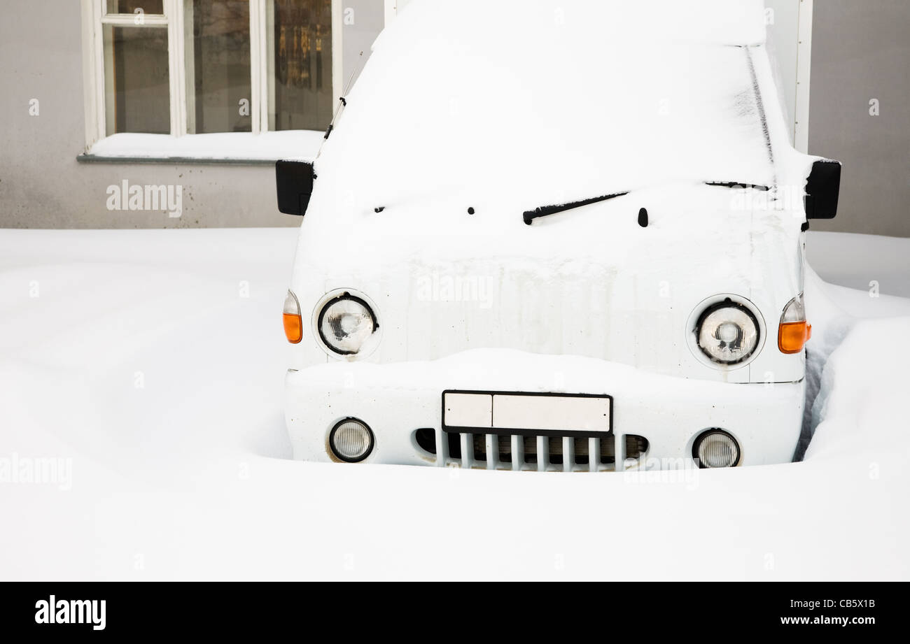 car with snow Stock Photo - Alamy