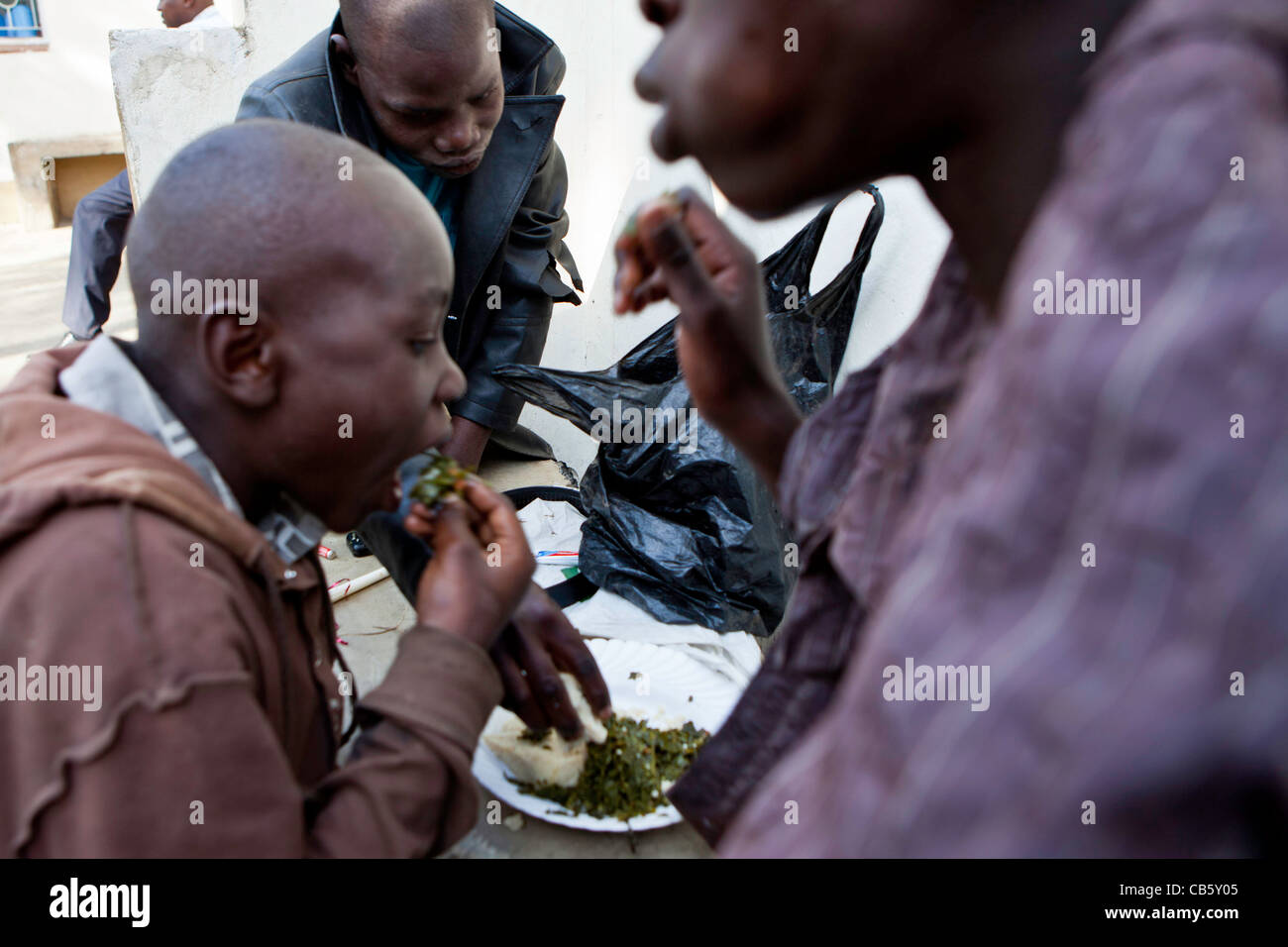 Street children in nairobi kenya hi-res stock photography and images ...