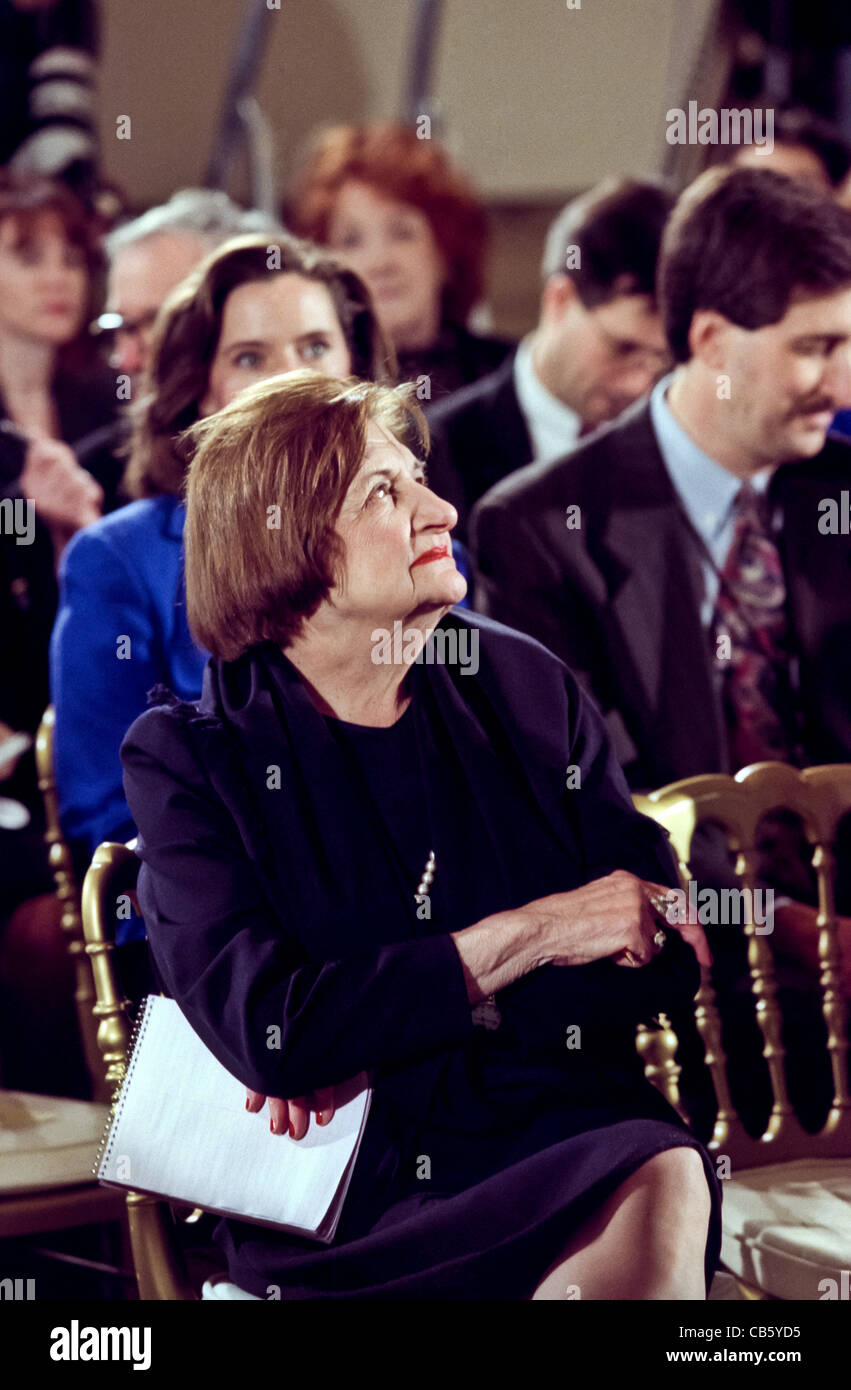 Veteran White House correspondent Helen Thomas during President Clinton ...