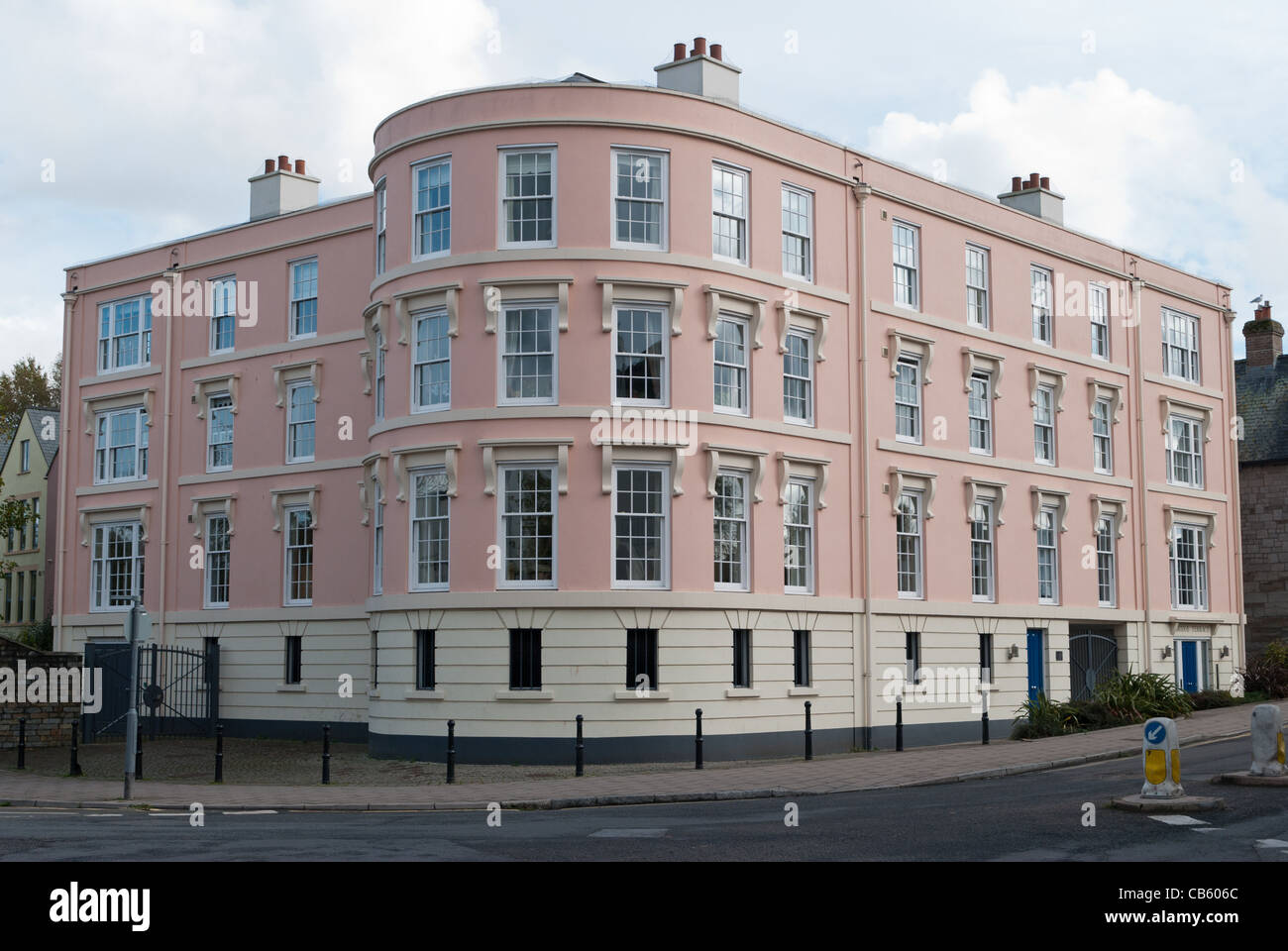 Pink building at Bridge Terrace in Totnes, Devon Stock Photo - Alamy
